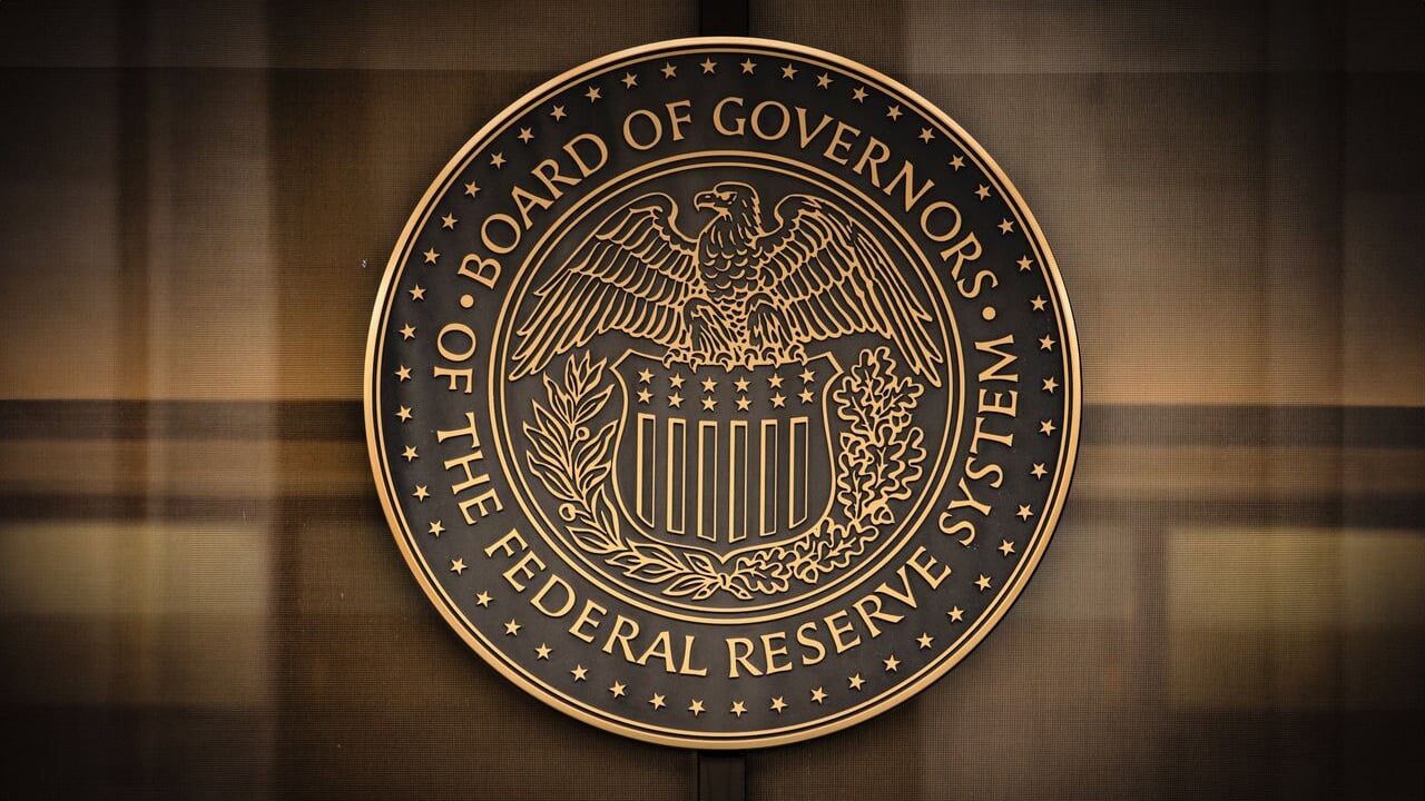 Fed's Patience Amid Growth: No Rush for Rate Cuts
